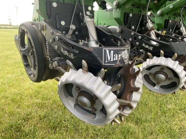 John Deere DB44 24R20" Planter with Bauer Frame, XP Row Units, CCS with ...