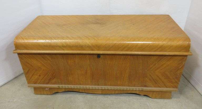 Cavalier Cedar Chest with Key - Albrecht Auction Service