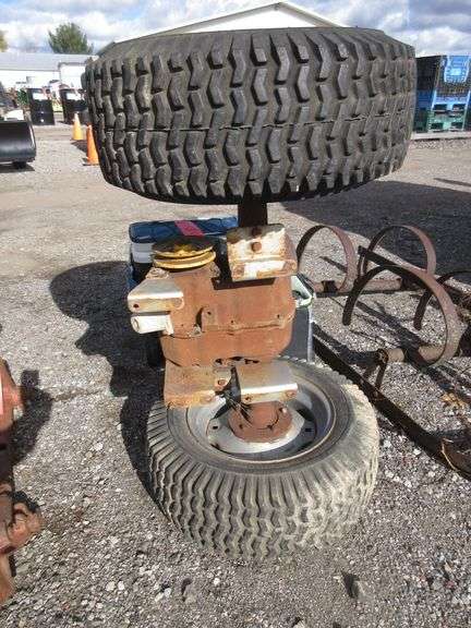 Lawn Tractor Rear End - Albrecht Auction Service
