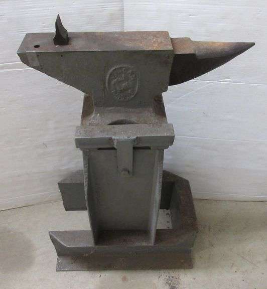 Vulcan Anvil on Stand - Albrecht Auction Service