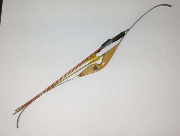 Darton Recurve Bow, and Arrows - Albrecht Auction Service