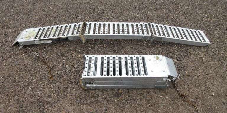 Set of 4x4 Pickup Truck Ramps - Albrecht Auction Service