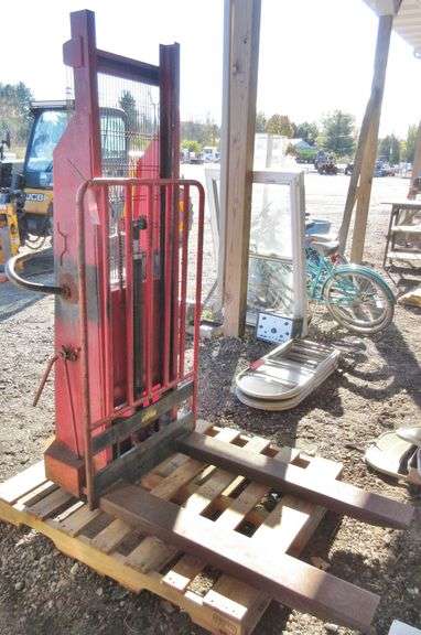 Mobile Pallet Lift, Made by Mobile Pallet Truck Co., Many Uses, Heavy ...