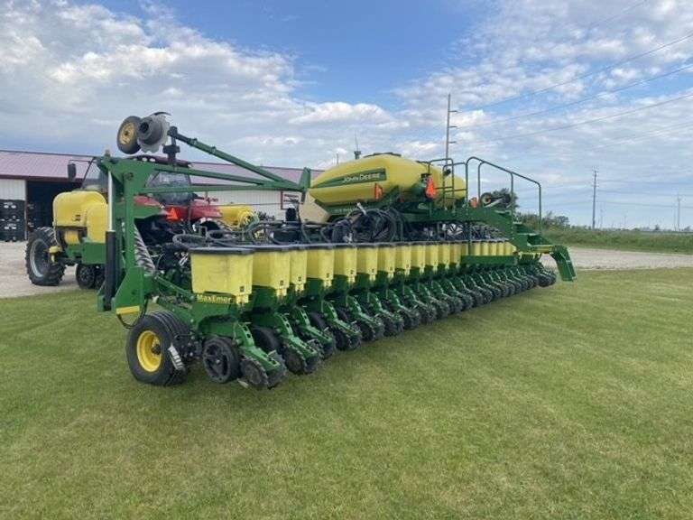 John Deere DB44 24R20" Planter with Bauer Frame, XP Row Units, CCS with ...