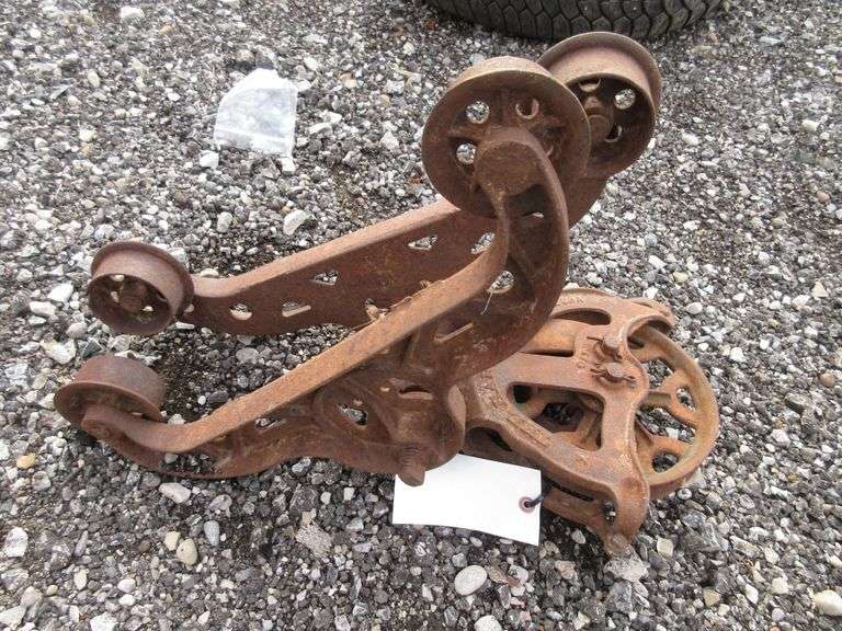 The Harvester Hay Trolley - Albrecht Auction Service