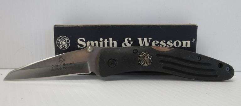 Smith and Wesson Cuttin' Horse Foldable Pocket Knife - Albrecht Auction ...