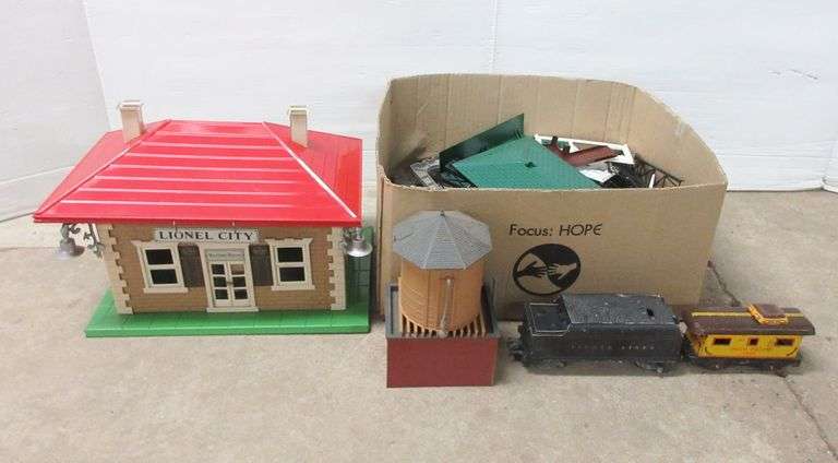 Train Layout Accessories - Albrecht Auction Service