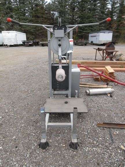 Cybex Four-Way Hip Machine - Albrecht Auction Service
