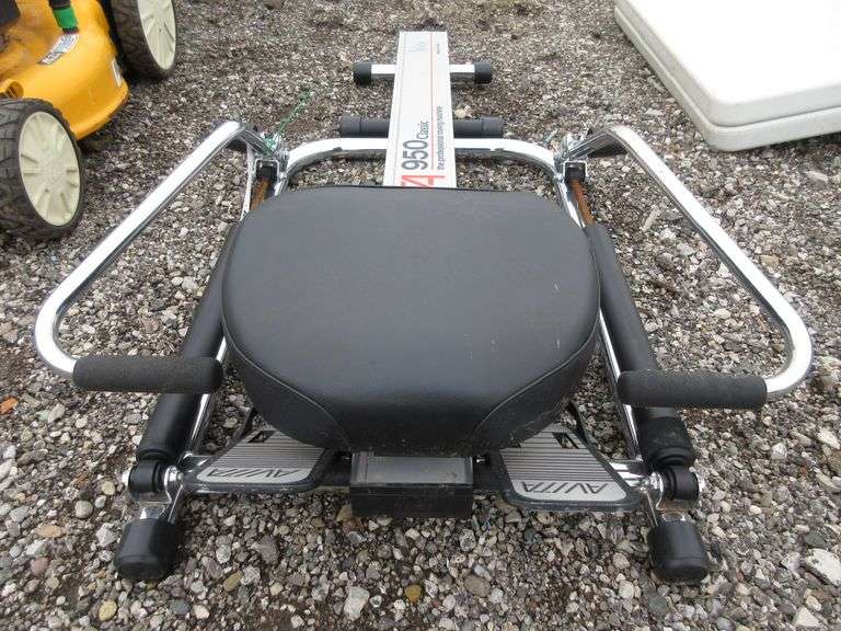 Avita 950 Rowing Machine - Albrecht Auction Service
