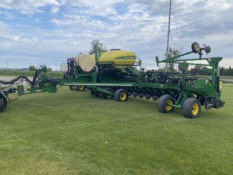 John Deere DB44 24R20" Planter with Bauer Frame, XP Row Units, CCS with ...