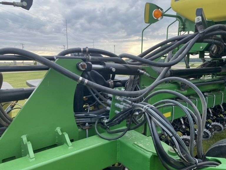 John Deere DB44 24R20" Planter with Bauer Frame, XP Row Units, CCS with ...