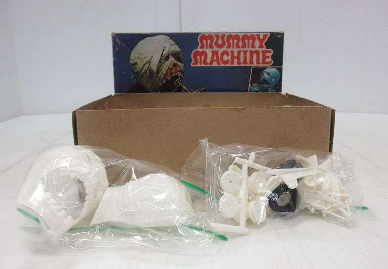 Original 1972 MPC Mummy Machine Model - Albrecht Auction Service