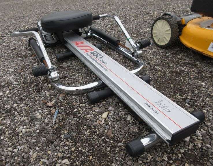 Avita 950 Rowing Machine - Albrecht Auction Service