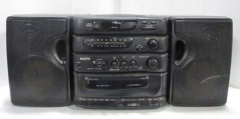 Sanyo AM/FM CD Dual Cassette Boombox - Albrecht Auction Service