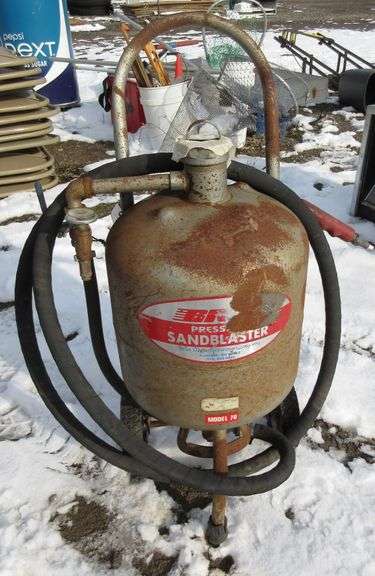 Brut Sandblaster, Model 70, Some Media Inside - Albrecht Auction Service