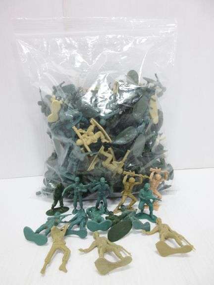 (200) Pieces of Plastic Army Men, Various Styles - Albrecht Auction Service