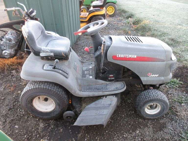 Craftsman LT2000 Riding Lawn Tractor, 18 HP Briggs & Stratton Engine ...