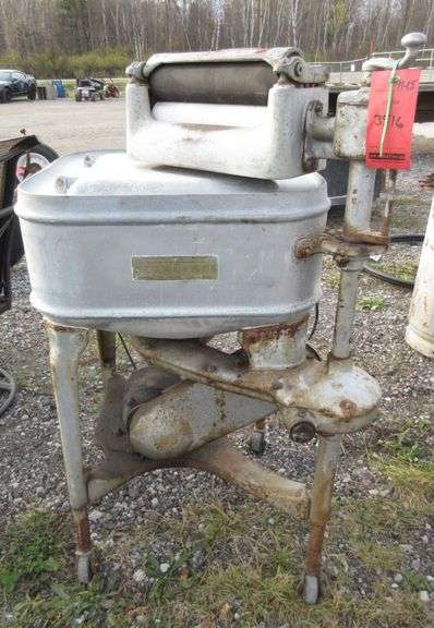 Old Maytag Gyrator Washing Machine - Albrecht Auction Service