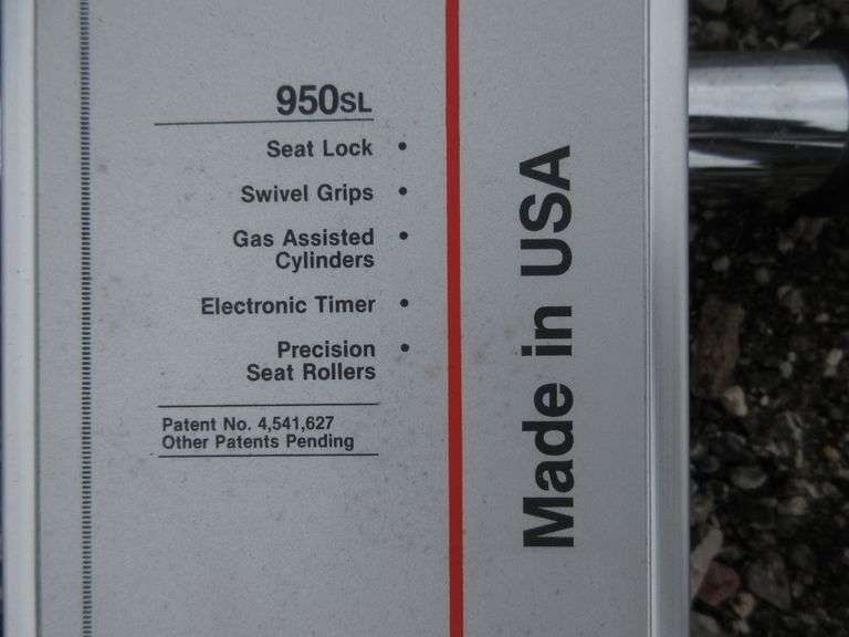 Avita 950 Rowing Machine - Albrecht Auction Service