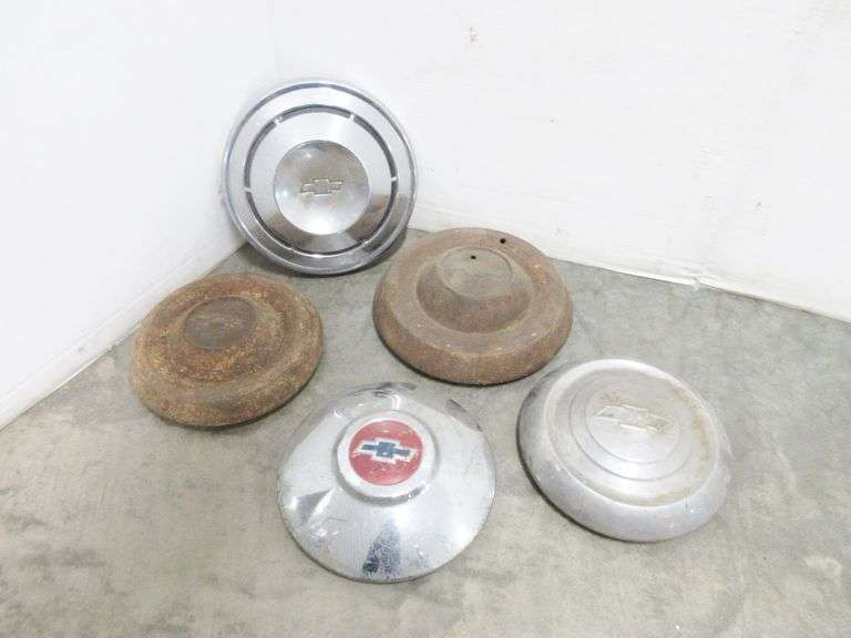 (5) Dog Dish Chevrolet Hub Caps - Albrecht Auction Service