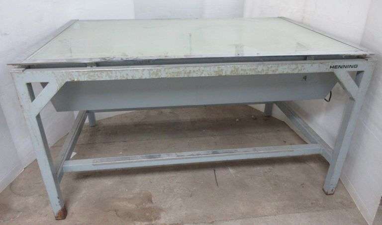 Henning Lighted Vinyl Cutting Table - Albrecht Auction Service