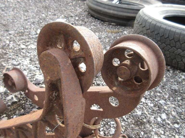 The Harvester Hay Trolley - Albrecht Auction Service