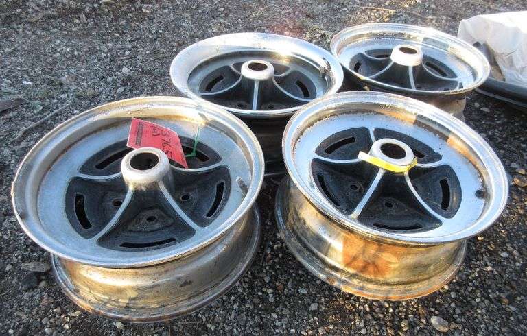 (4) Wheels for a 1970s Cutlass, Beauty Rims - Albrecht Auction Service