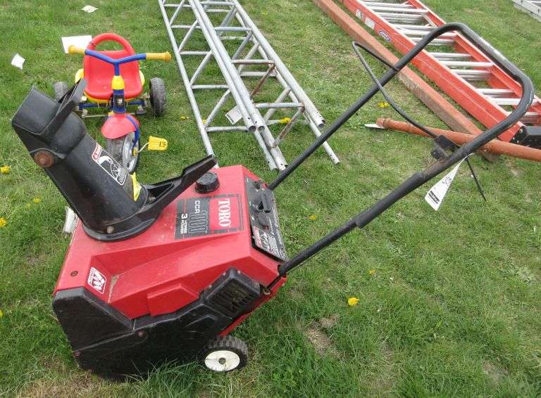 Toro Two-Stroke Snow Blower - Albrecht Auction Service