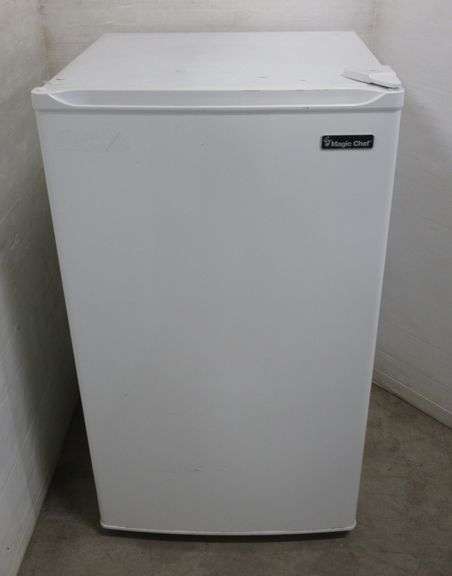 White Mini Fridge - Albrecht Auction Service