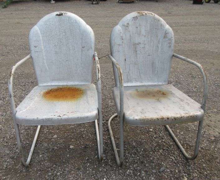 (2) Old Clam Shell Metal Chairs - Albrecht Auction Service