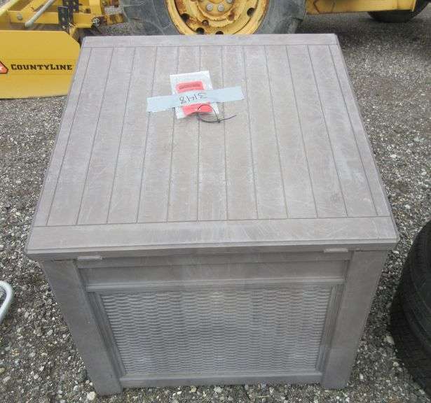 Small Deck Container Cushions - Albrecht Auction Service