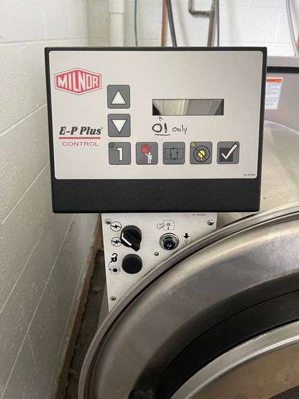 Milnor Industrial Washer with E-P Plus Control, and Rinsave Technology ...