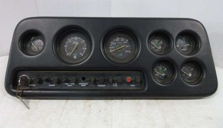 Sea Ray Dash Cluster with Key Gauges - Albrecht Auction Service