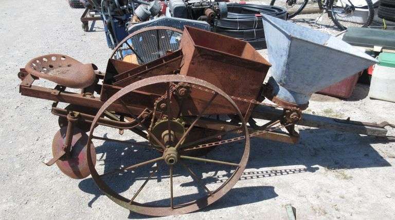 One-Row Potato Planter - Albrecht Auction Service