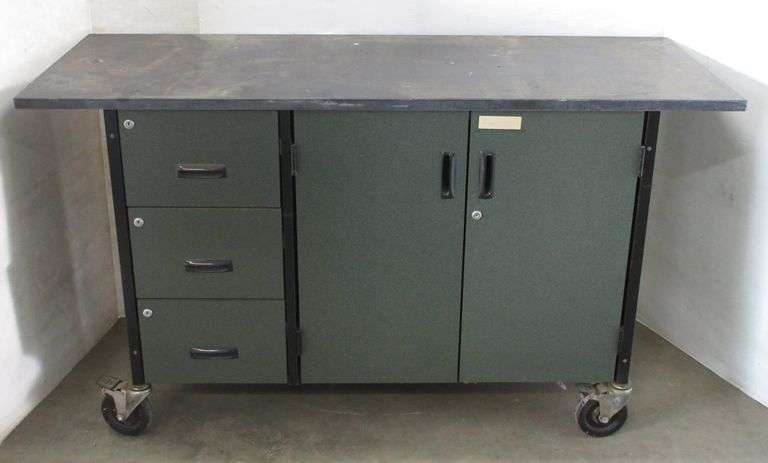 Heavy Lab Table - Albrecht Auction Service