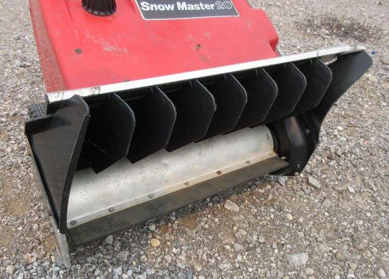 Toro Snowmaster 20 Snowblower - Albrecht Auction Service