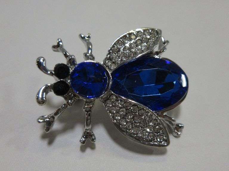 Blue Bee Brooch with Smaller Crystals in the Wings - Albrecht Auction ...