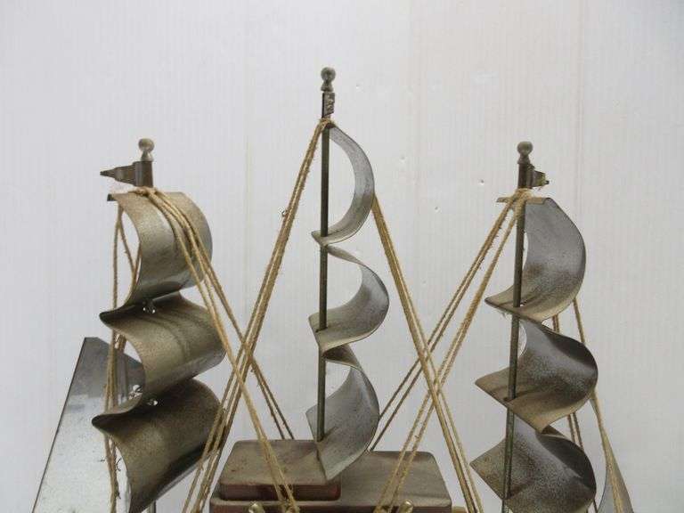 MasterCrafter Yankee Clipper Clock - Albrecht Auction Service