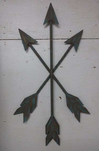 Rustic Metal Native American Triple Arrow Wall Art - Albrecht Auction ...
