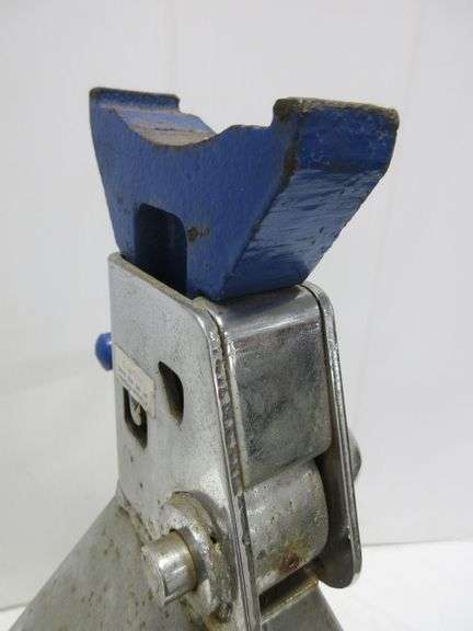 6-Ton Goodyear Racing Jack Stands - Albrecht Auction Service