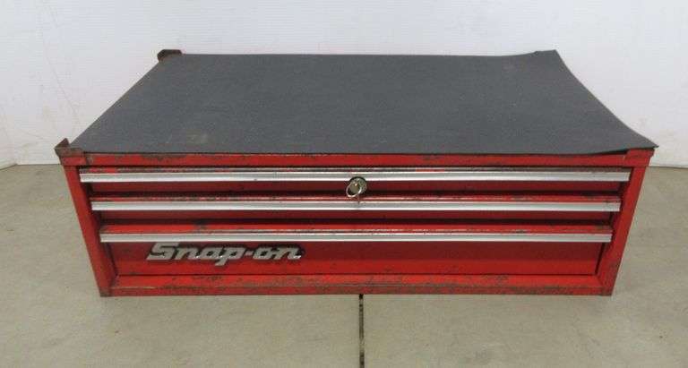 Snap-On Middle Chest Tool Box, Locking with Key - Albrecht Auction Service