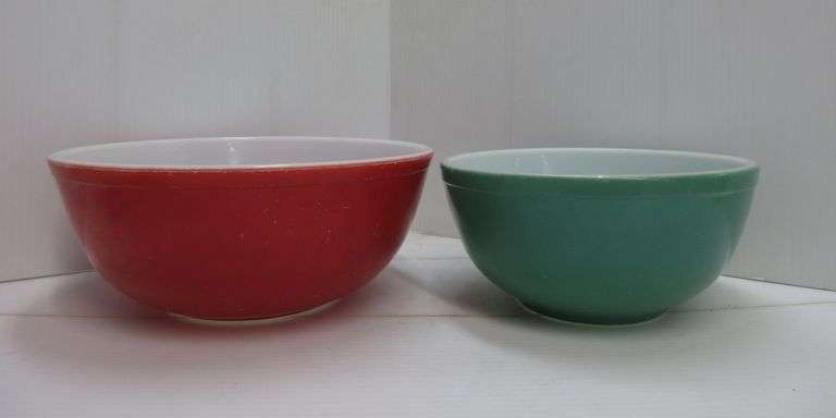 (2) Mid-Century Pyrex Mixing Bowls - Albrecht Auction Service