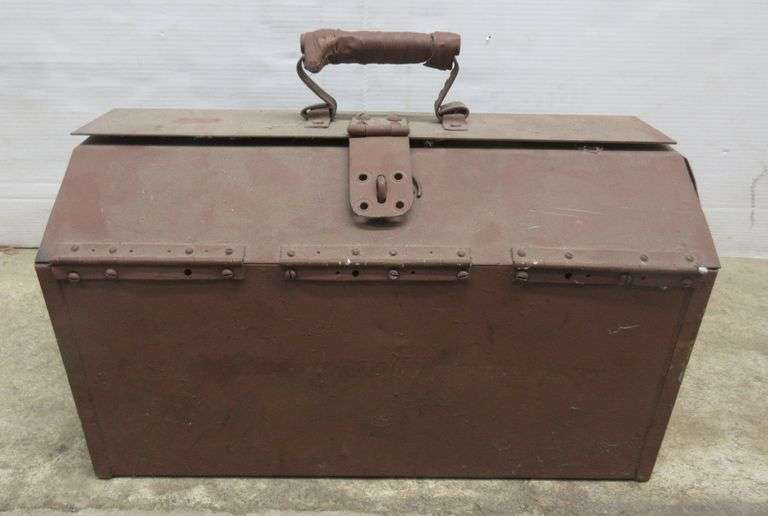 Older Primered Flip Top Metal Tool Box - Albrecht Auction Service