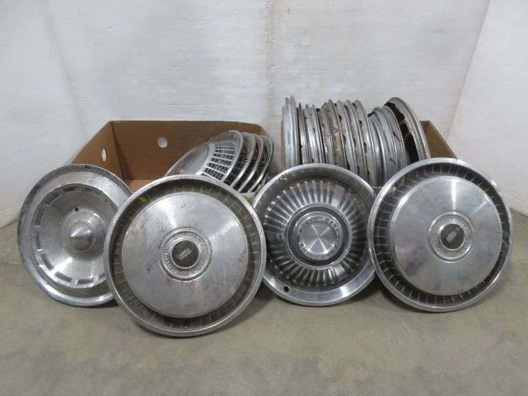 (21) Old Chrysler Hubcaps - Albrecht Auction Service