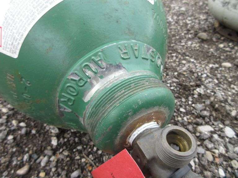 Green Oxygen Tank with Valve - Albrecht Auction Service