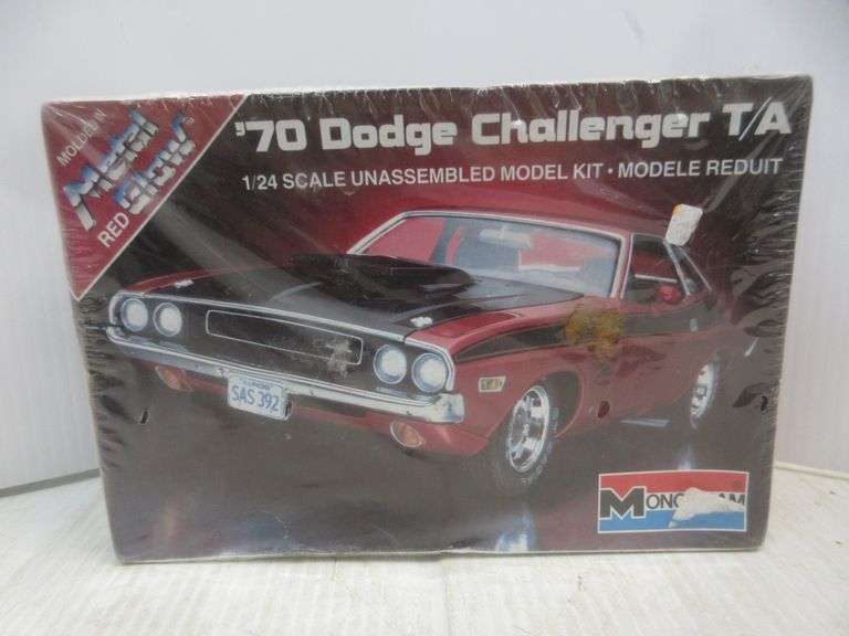 1970 Dodge Challenger Model Kit - Albrecht Auction Service