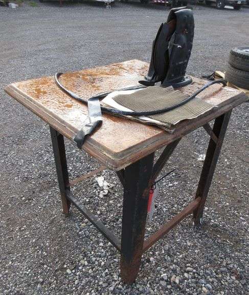 Deer Fleshing Table - Albrecht Auction Service