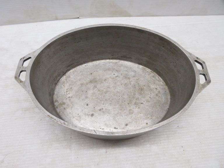 Older LoFlam Cast Aluminum Covered Roasting Pan - Albrecht Auction Service