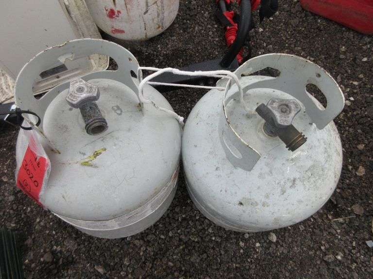 (2) 20-Gallon Propane Tanks - Albrecht Auction Service