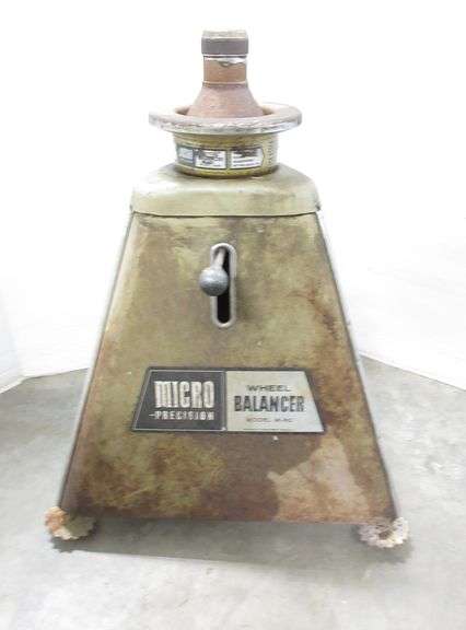 Micro Model M60 Wheel Balancer - Albrecht Auction Service